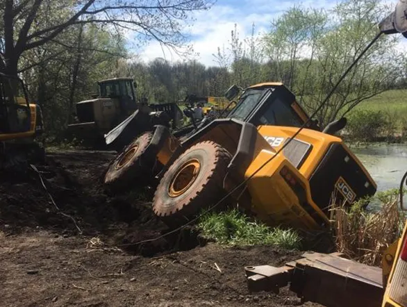 Emergency Towing & Recovery | 24/7 Assistance | Earthborne Inc.